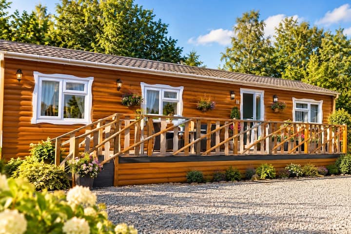 Rokis Lodge With Heated Private Pool Ref 34073p - Norfolk