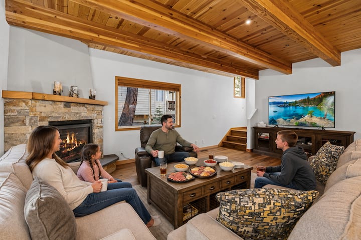 Mountain Chalet | Clubhouse Access | Near Trails - Truckee, CA