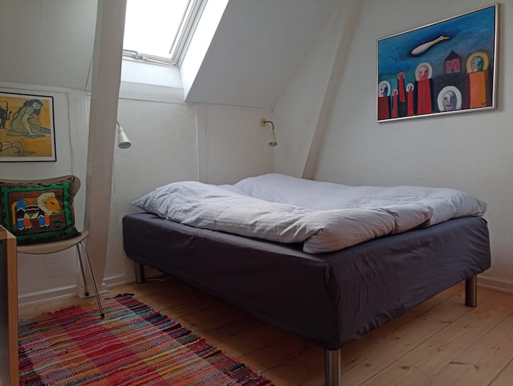 Hyggeligt Lille Hjørneværelse - Kolding