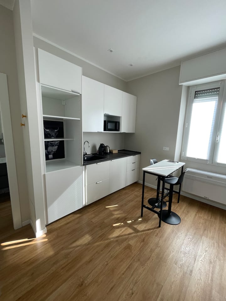 Modern Studio | Metro M3 2 Min | Fast Wifi&comfort - Monza