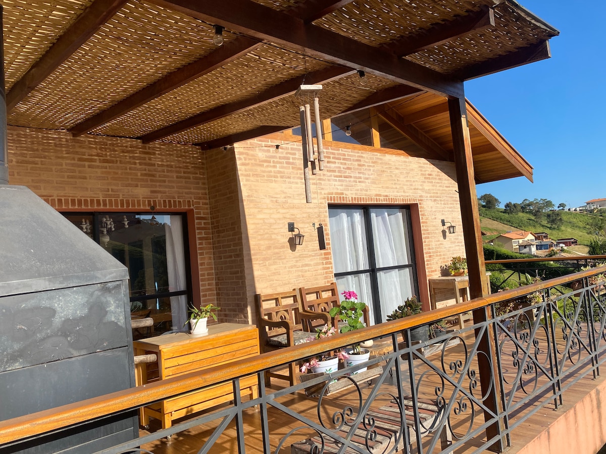 Hermosa vista a las montañas, a 2 km de la ciudad. - Casas de campo en ...