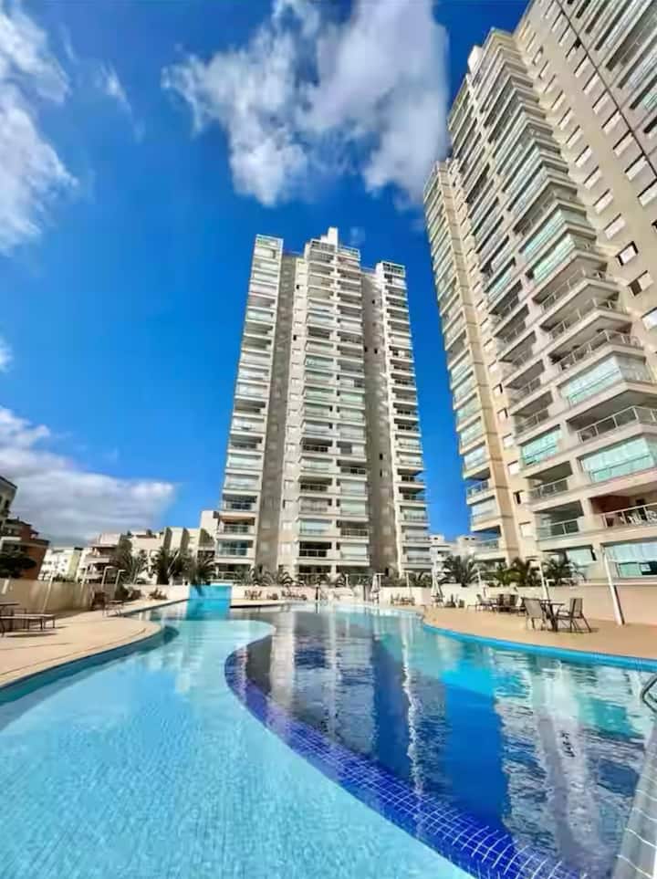 Vista P/ Mar Com Churrasqueira Em Condomínio Clube - Guarujá