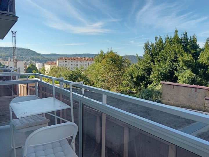 Joli T2 Douillet Avec Balcon, Proche Gare Viotte - ibis budget Besançon Centre Gare