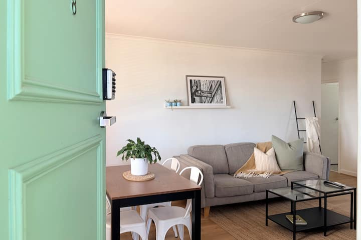 Spacious 2 Bedroom Unit By The Beach • Seacliff • - South Australia