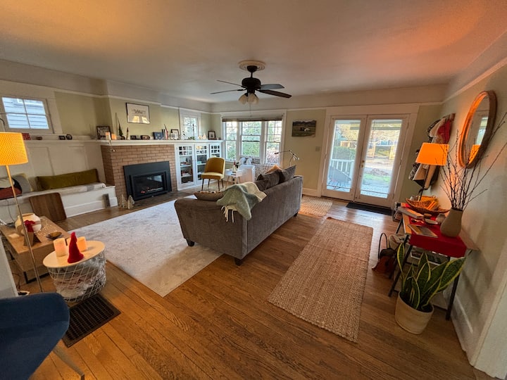 Beautiful Bungalow Close To College Hill - Eugene, OR