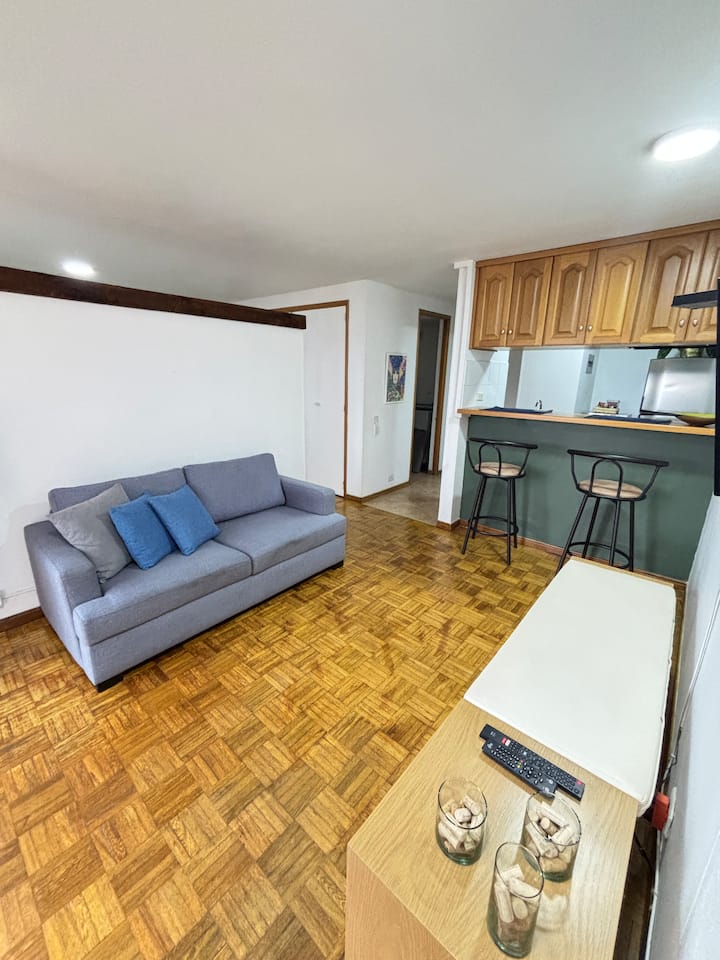 Apto Poblado, Excelente Ubicación, Vigilancia 24 H - Medellín