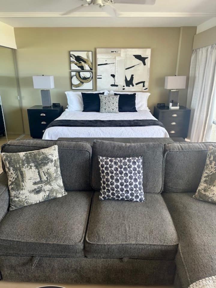 Two Connected Studios, One Incredible Ocean View! - Honolulu, HI
