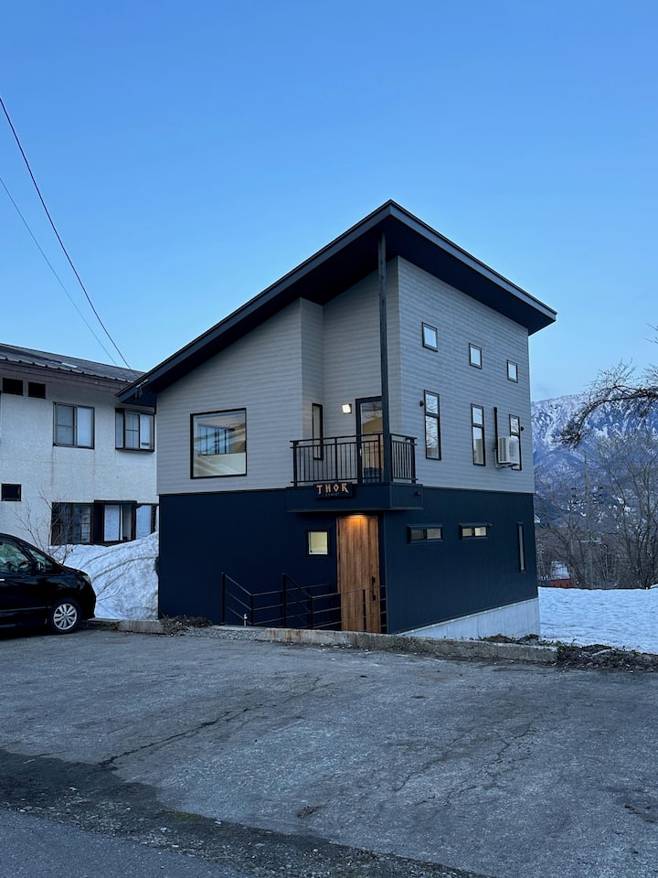 Self Contained Chalet Ski In/out To Nori/cortina - 糸魚川市