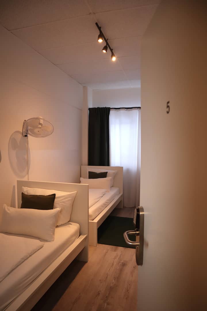 D10 Pension: Budget Double Room Near Munich - Ismaning