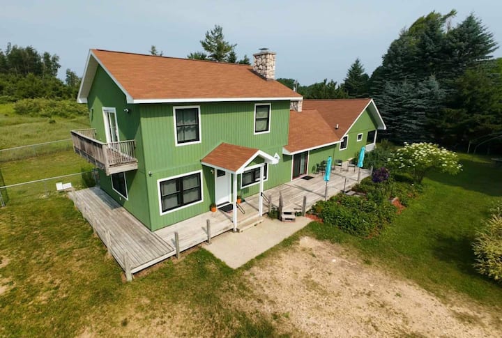 Restful Rural Retreat - Unique Respite - Wilderness State Park, Carp Lake