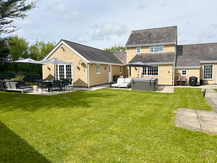 Detached Coastal Retreat, Garden, Beach, Ev - Rhosneigr