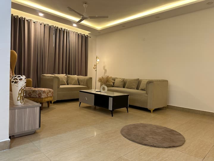 Luxurious And Spacious 3 Bedroom Aptmt Near Expo - Noida