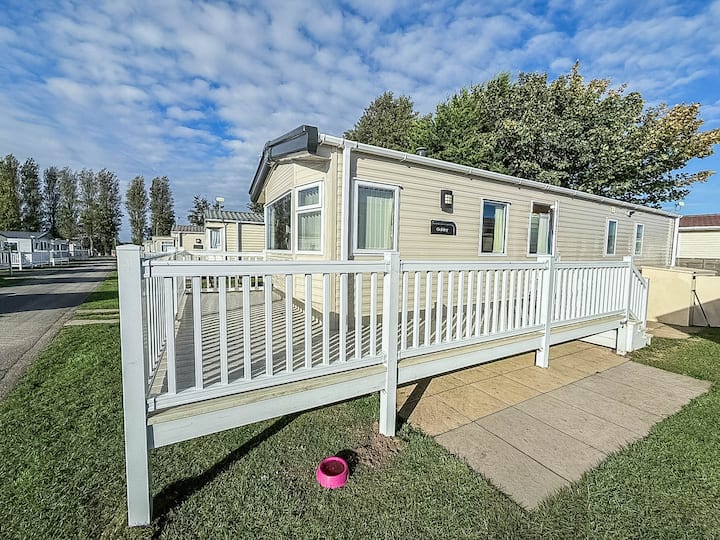 Caravan With Decking At Manor Park In Hunstanton, Sleeps 8 Ref 23046b - Norfolk