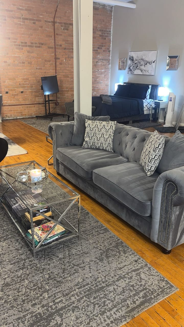 Downtown Loft | 15-min Walk To Auto Show | Parking - Detroit, MI