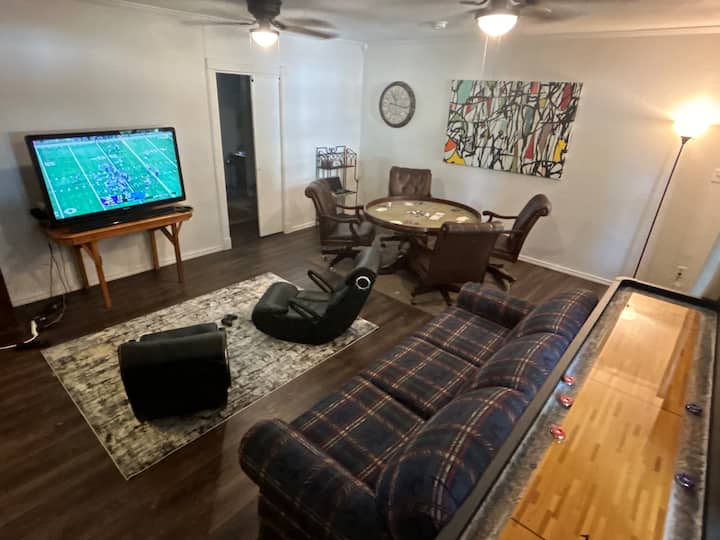Workers House, Game Room, Single Beds, Grill - Abilene, TX