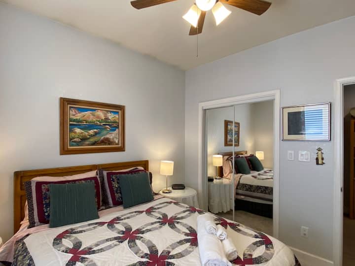 Queen Of Hearts Room - Las Cruces, NM