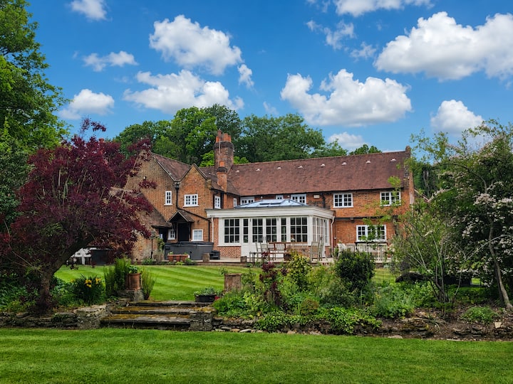 6 Bed Farmhouse Stay On Organic Farm & Vineyard - Berkshire