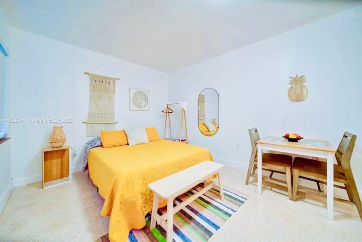 Cozy Studio Close To Brickell City With Parking - Key Biscayne, FL