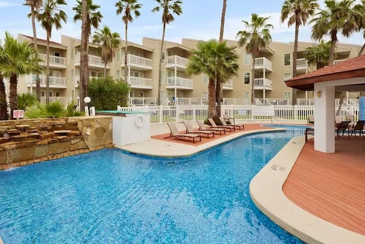 2br Beach Condo W/ Pool, Patio & Views - South Padre Island