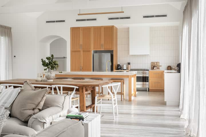 Large Modern Comfortable - 6 Beds - 2 Bathrooms - Scamander