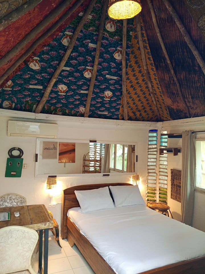 Chambre Typiq Africaine. Clim .Sdbain Privé - Ouagadougou