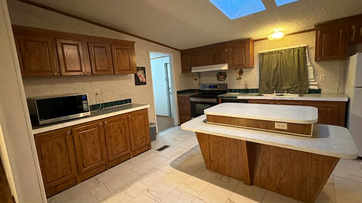 Clean, 5br, 3ba Crew Lodge: Sleeps 10 ~ Fast Wi-fi - Texarkana, TX