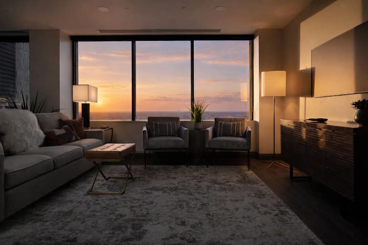 Amarillo's Only High-rise | 10th Floor Sunset View - アマリロ, TX