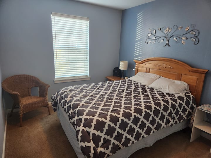 2 Bedroom House With Hot Tub ~ Near Airport - ユージーン, OR