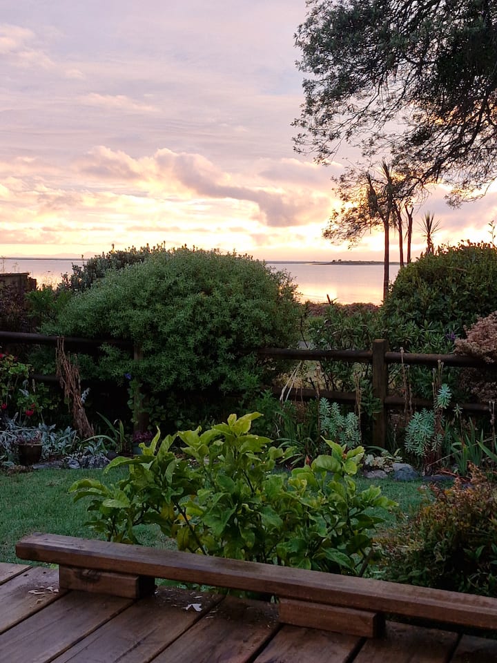 Seaside Home With Stunning Views & Relaxed Feel - Motueka