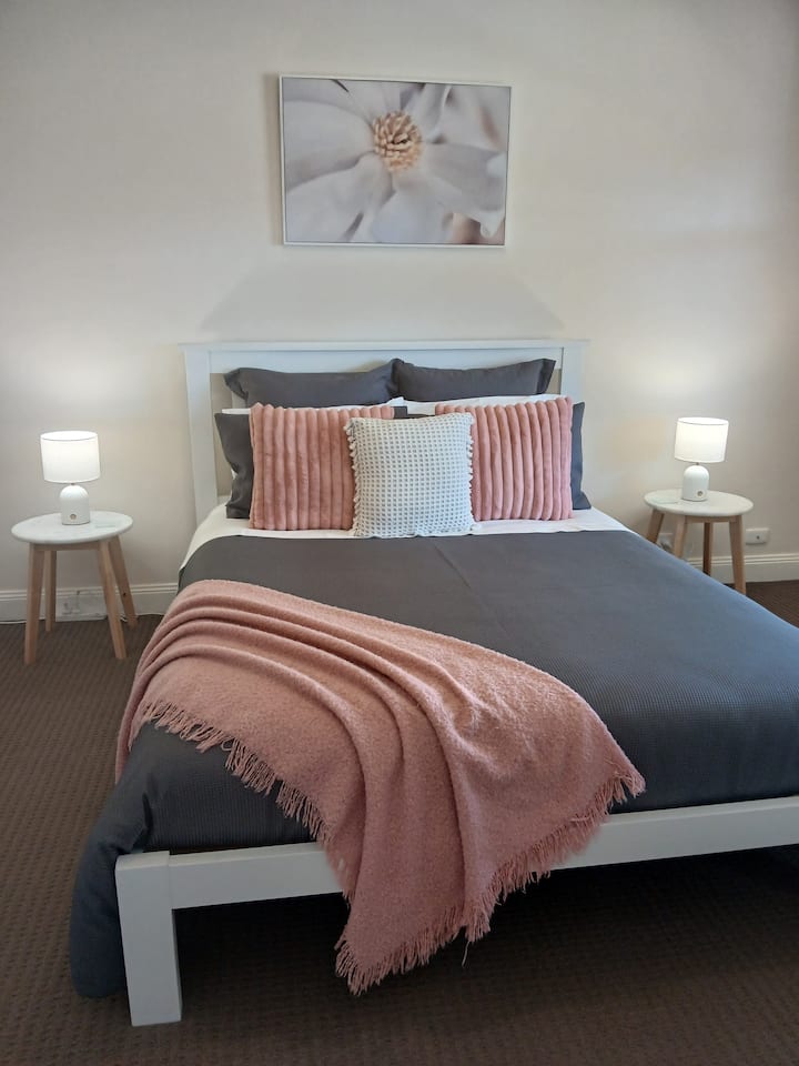 Modern 2 Bedroom Cottage Near The Blue Lake - Blue Lake, Mount Gambier