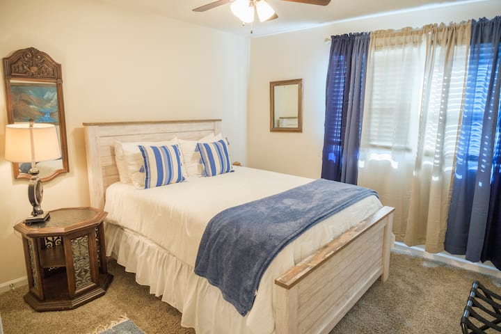 Cute Little One Br Apartment. - Columbia, MO