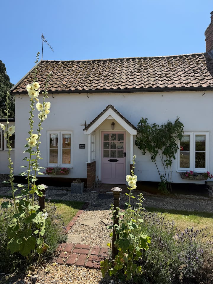 Charming Cottage On The Village Green - Saxmundham