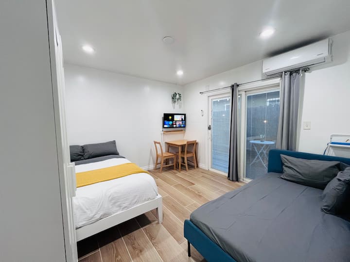 Private Single Centrally Located Near Disney/dtla - Bellflower, CA
