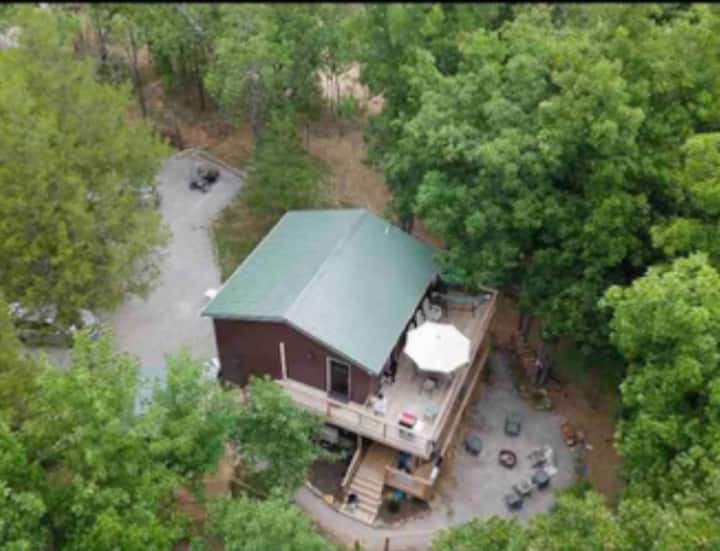 Secluded “Treehouse Feel” Cabin | Cozy & Private - Illinois