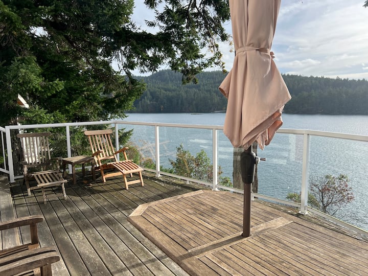 Ocean View Cottage At Otter Bay - North Pender Island