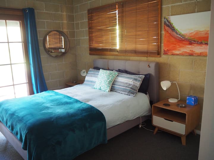Sunny Room - Rural Outlook - Wagga Wagga