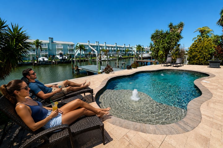 Waterfront/pool/games/nosargassum! - Indian Rocks Beach, FL
