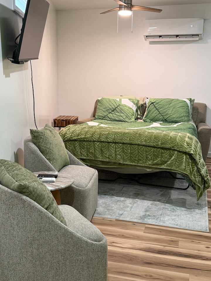 Newly Remodeled Efficiency Apartment. - Washington D. C., DC