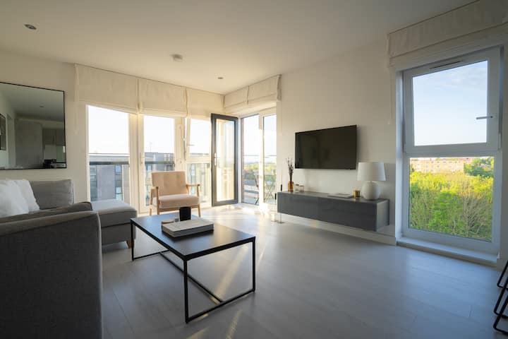 Spacious 2br West End Apartment | Parking | Quiet - Glasgow