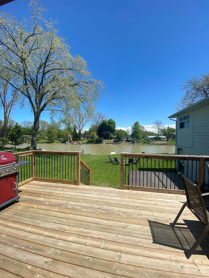 Waterfront Home On Ausable River - Ontario