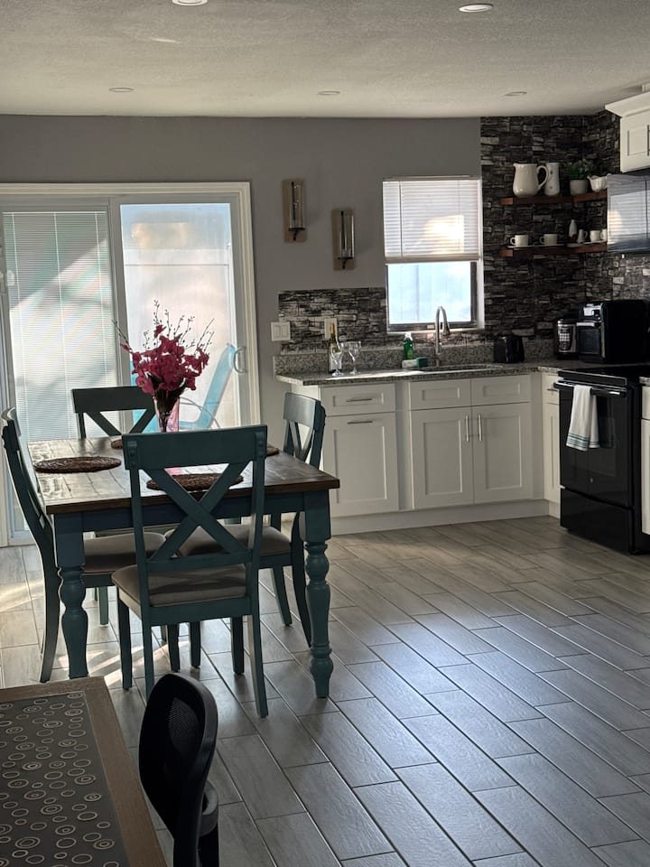 River Hills Home! Ready To Christmas! - New Port Richey, FL