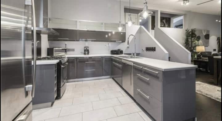 World Cup! 10 Min Away! King Bed! Entire Home! - Mississauga