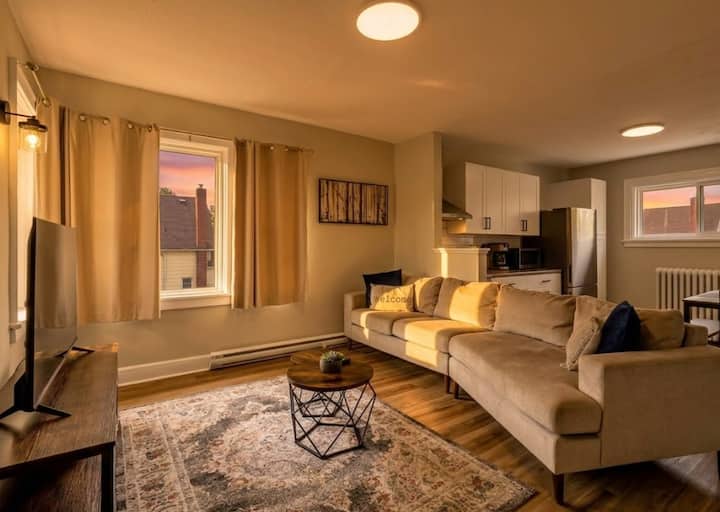 Bright Large New 1 Bed, Centrally Located - Cornwall