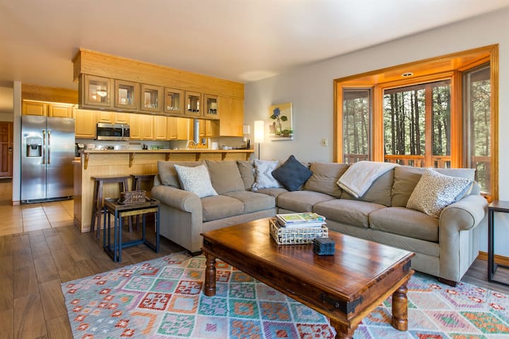 Cabin Walkable To Lake With Hot Tub, Deck & Views, - Angel Fire, NM