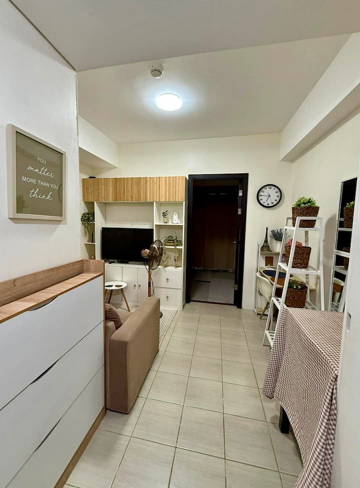 Homey 1br Condo With Balcony, Washer, And Netflix! - Pasig