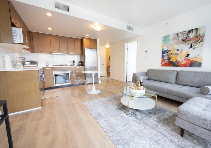 Modern Yaletown Condo | Central A/c & Cozy Vibes - Vancouver