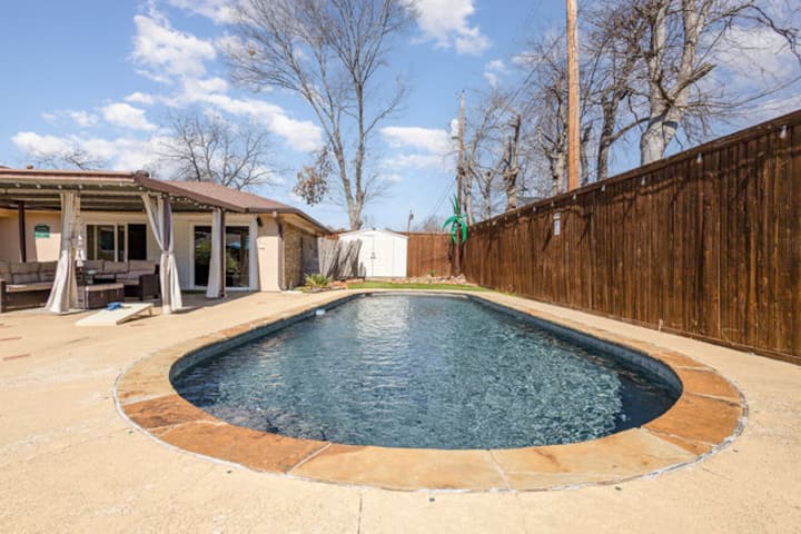 Spacious 5br Getaway Pool, Grill & Game Room - Irving, TX