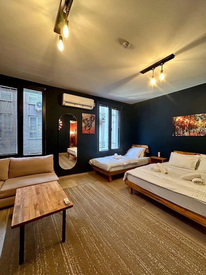 Merkezde Geniş, Modern, ŞıK & Yenilenmiş - Beyoğlu