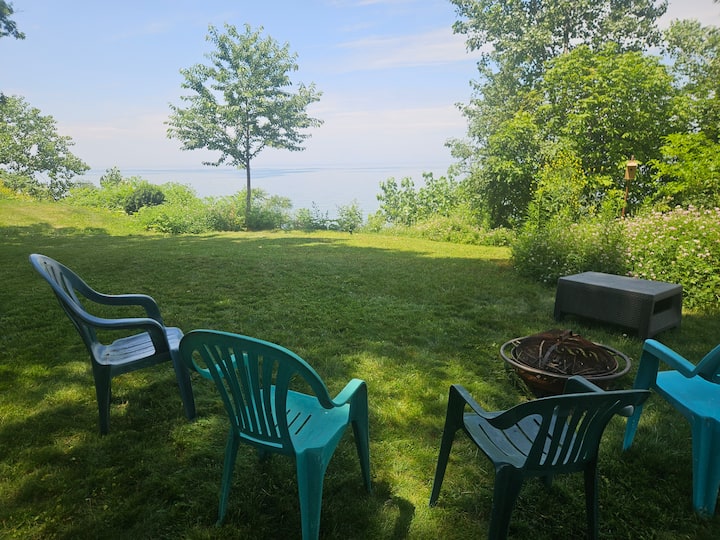 Relaxing Lakeside Getaway - Willoughby, OH