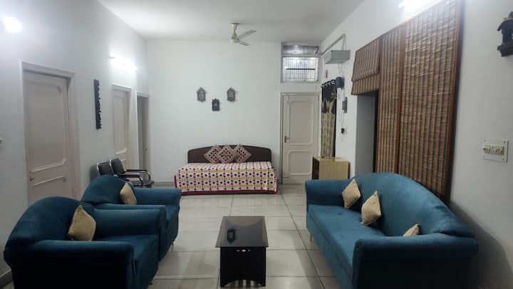 Garden-view Cozy Room With Swing - Chandigarh